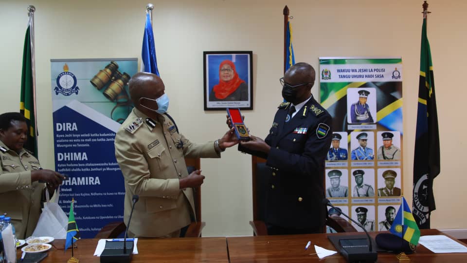 Rwanda, Tanzania Police Chiefs hold bilateral meeting